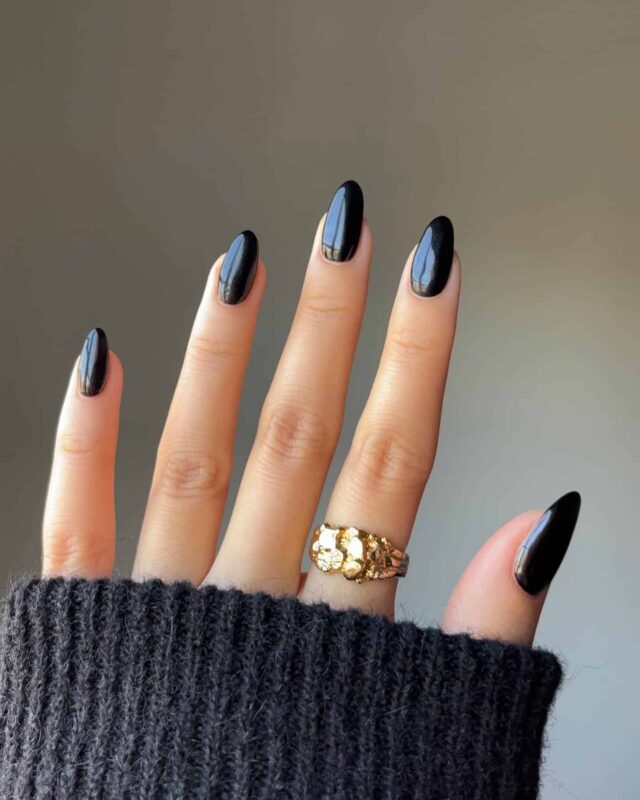 35 Gorgeous Black Nail Designs That Are Chic and Timeless - Flo's Blog