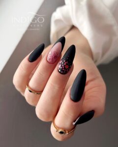 35 Gorgeous Black Nail Designs That Are Chic and Timeless - Flo's Blog