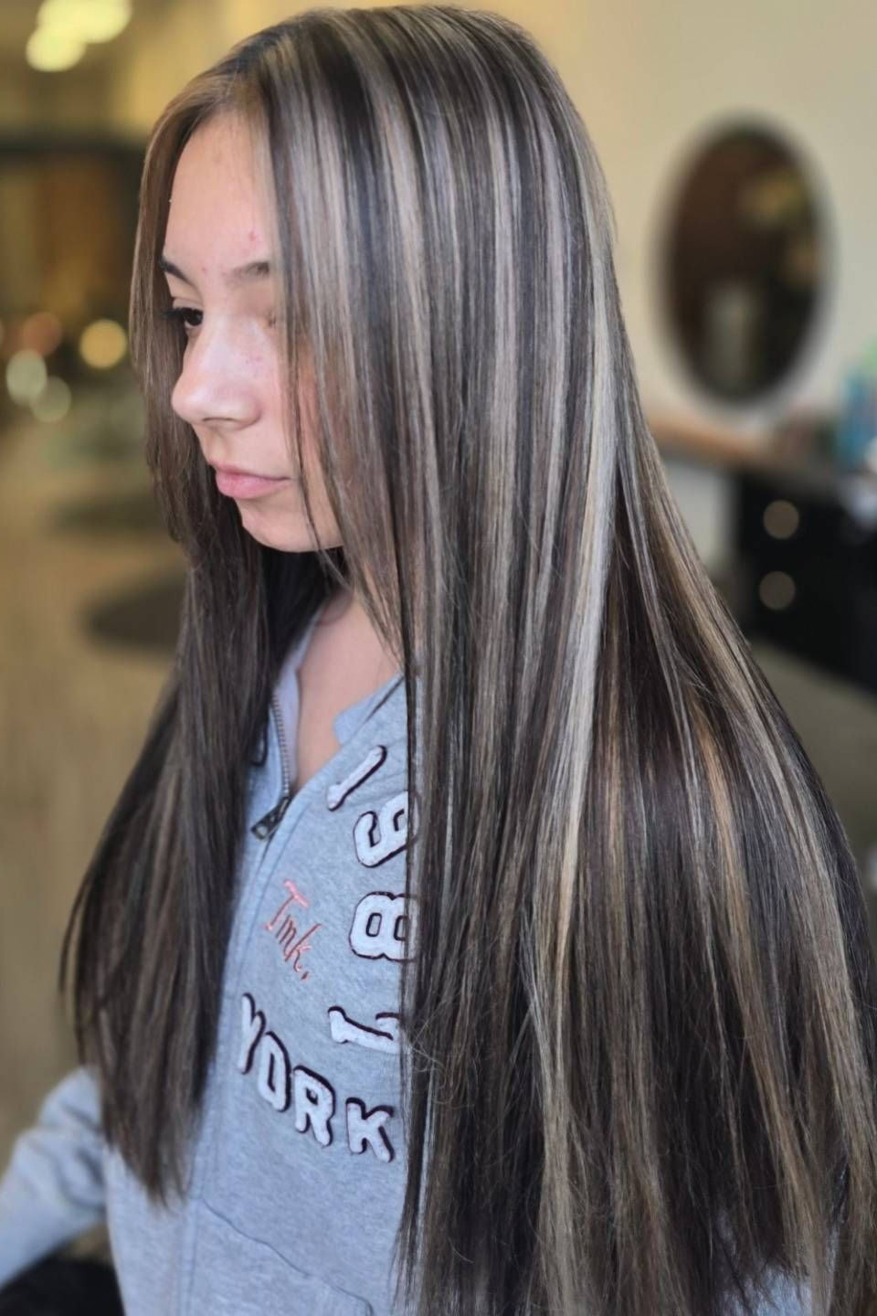 20+ Stunning Ideas for Black Hair With Blonde Highlights - Flo's Blog