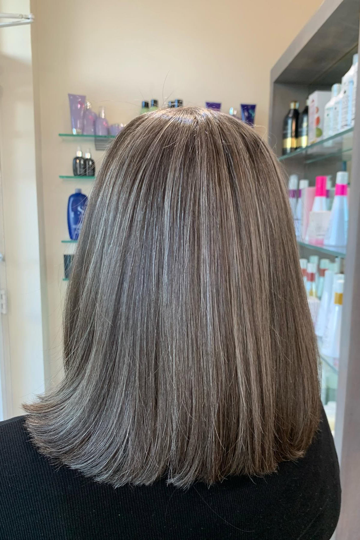 25+ Beautiful Brunette Grey Blending Ideas for Women of All Ages - Flo ...