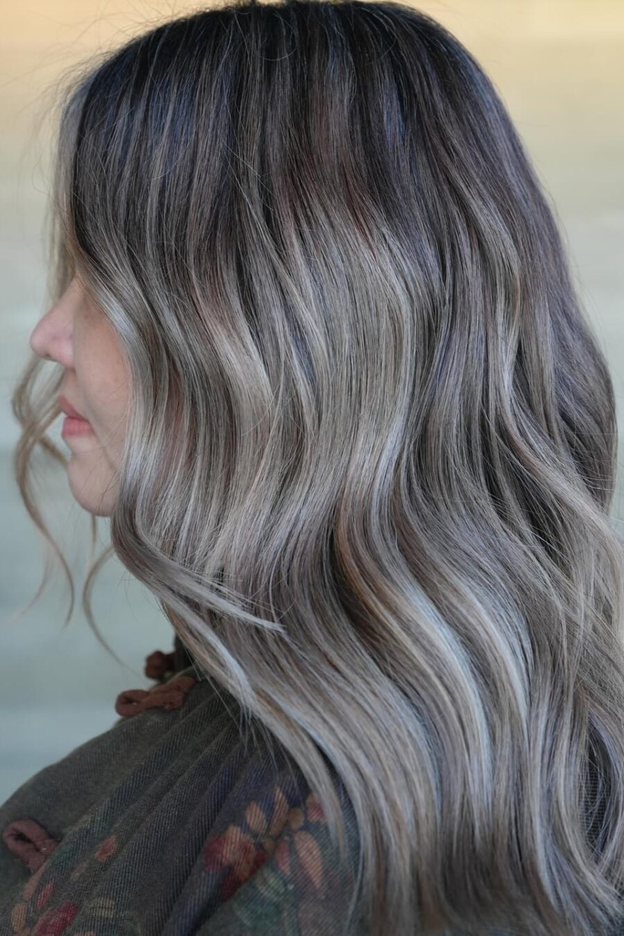 25+ Beautiful Brunette Grey Blending Ideas for Women of All Ages - Flo ...