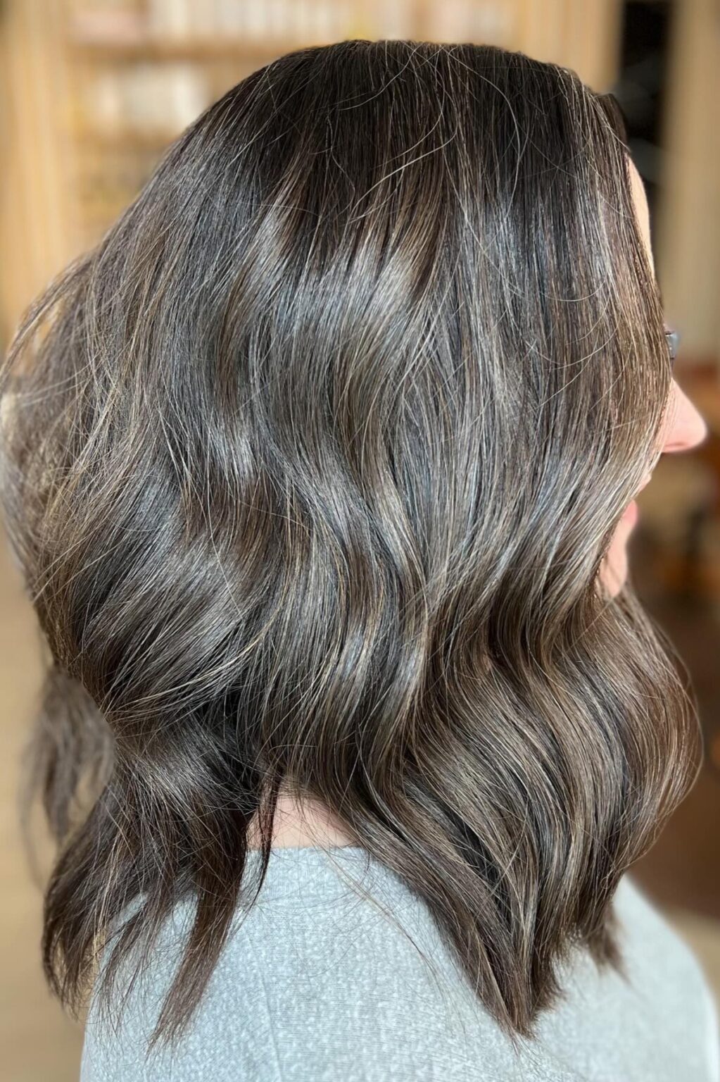 25+ Beautiful Brunette Grey Blending Ideas for Women of All Ages - Flo ...