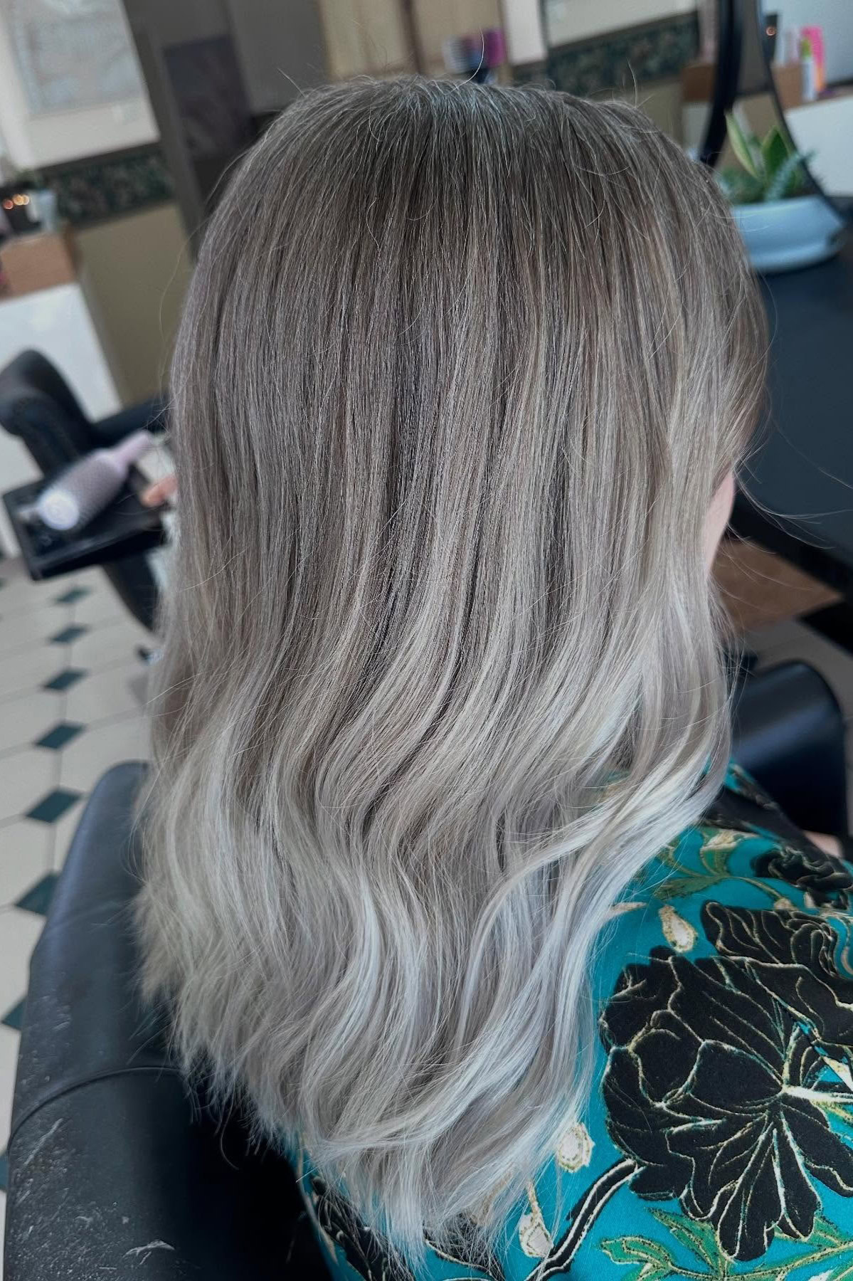 30+ Chic Silver Highlights And Gray Blending Ideas For Dark Hair (NEW ...